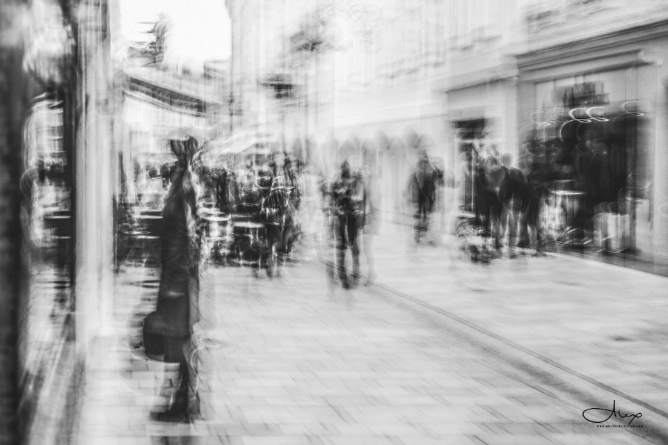 How to Shoot Street Photography Anonymously | Elizabeth Gray